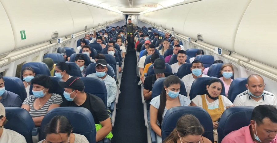 Pasajeros de Ultra Air empezaron a volar en aviones de la Fuerza Aérea ...